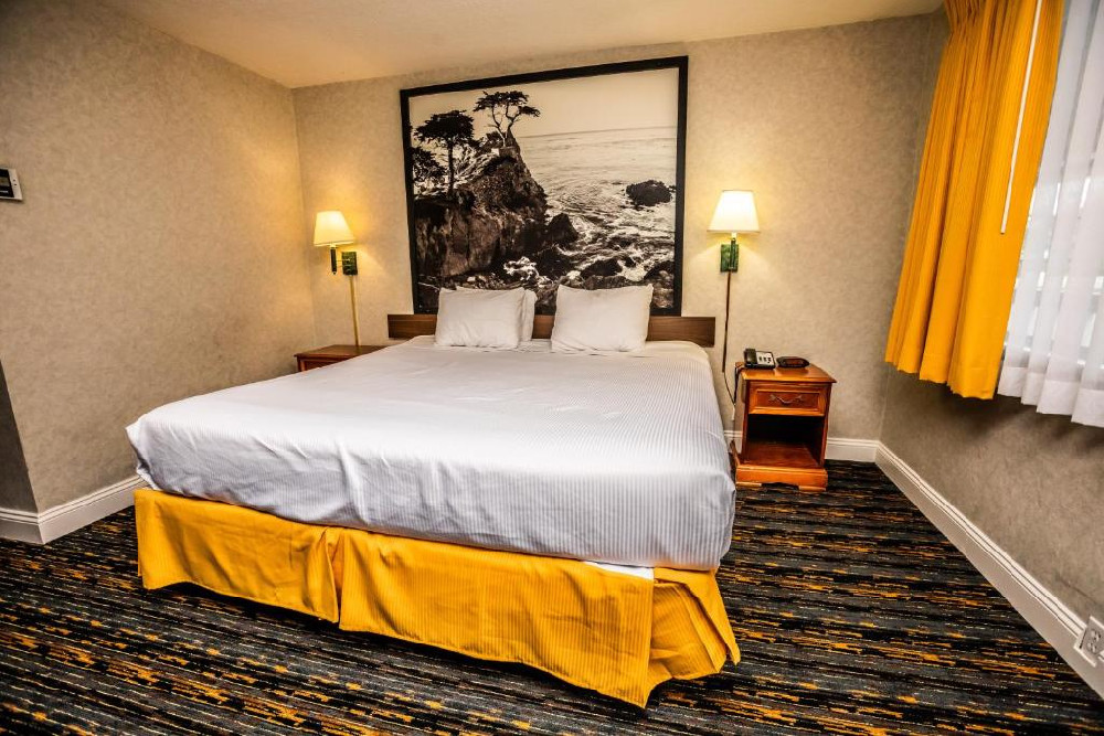 Hotel Gallery | Pelican Inn Monterey